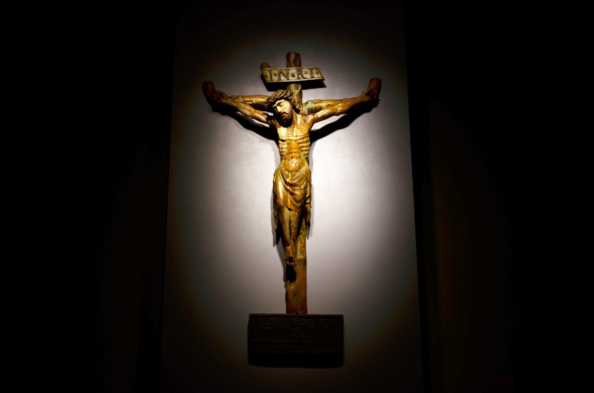 Él reina desde el trono de la Cruz – In Cordis Iesus